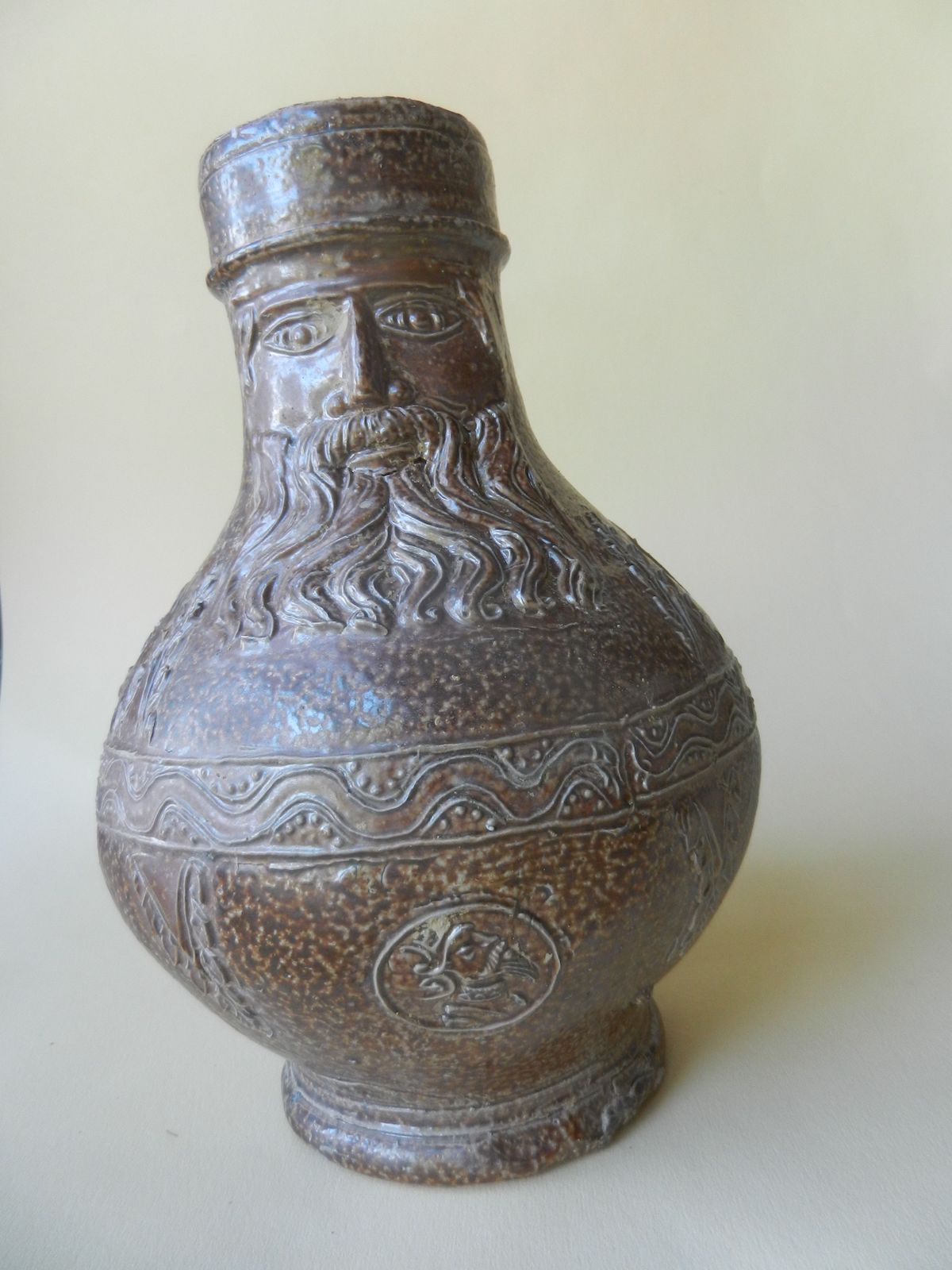 Sonderausstellung im KERAMION: Der Bartmann lebt! – keramik-atlas.de